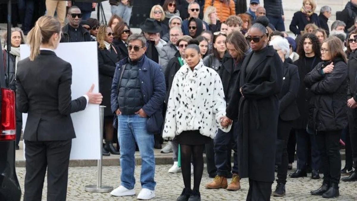 Dernier adieu à Isabelle Mergault : ses filles Iris et Maya lui rendent ...